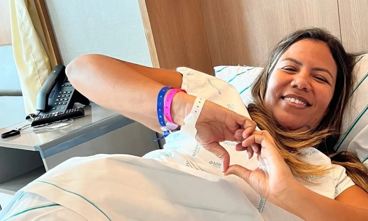 Mani Reggo exibe novo corpo após silicone e lipoaspiração; veja vídeo