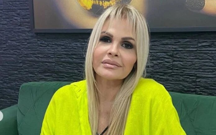 Monique Evans implora por saída de ex-global em A Fazenda: 'Doente'