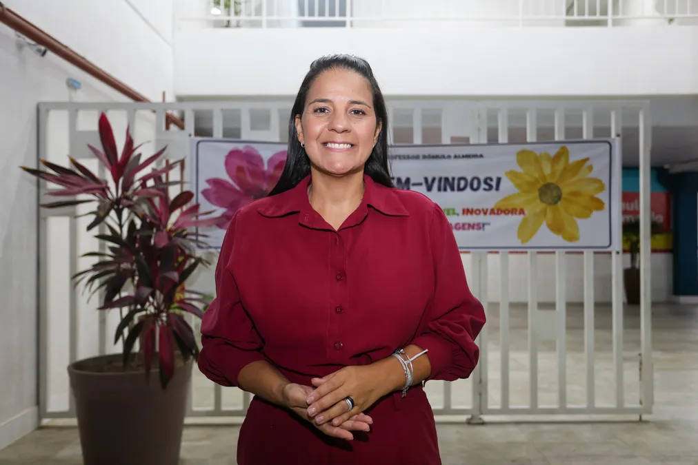 "Escolas estão prontas para acolher", diz Rowenna sobre EJA
