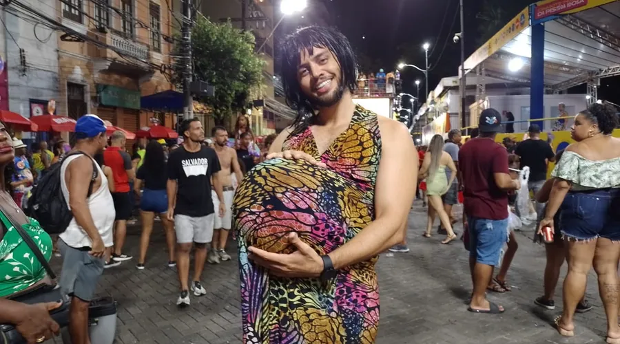 'Grávida de Taubaté' curte Carnaval em Salvador e quase "dá a luz"