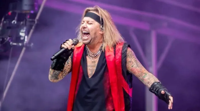 Jato de vocalista de banda de rock bate em aeronave e deixa um morto
