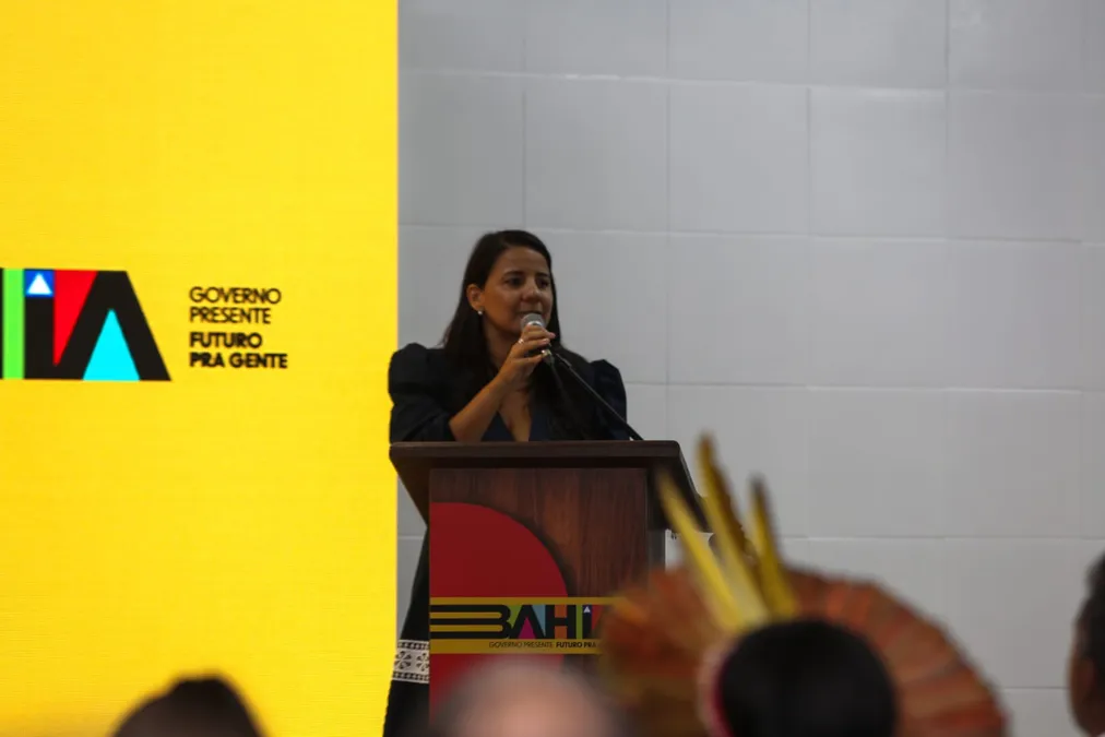 Rowenna fala de investimentos em educação e convocação de profissionais