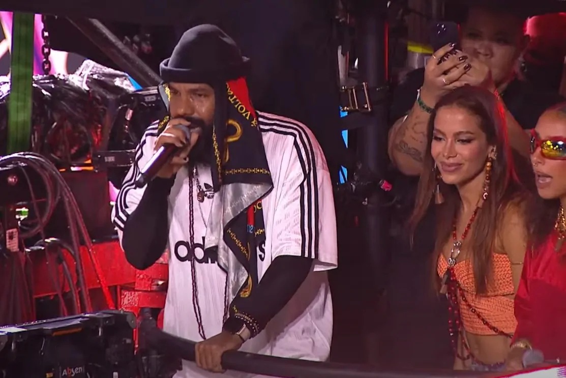 Anitta confirma BaianaSystem em seu trio no Carnaval da Barra