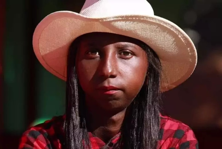 Quem é e onde vive a Menina da Bota?