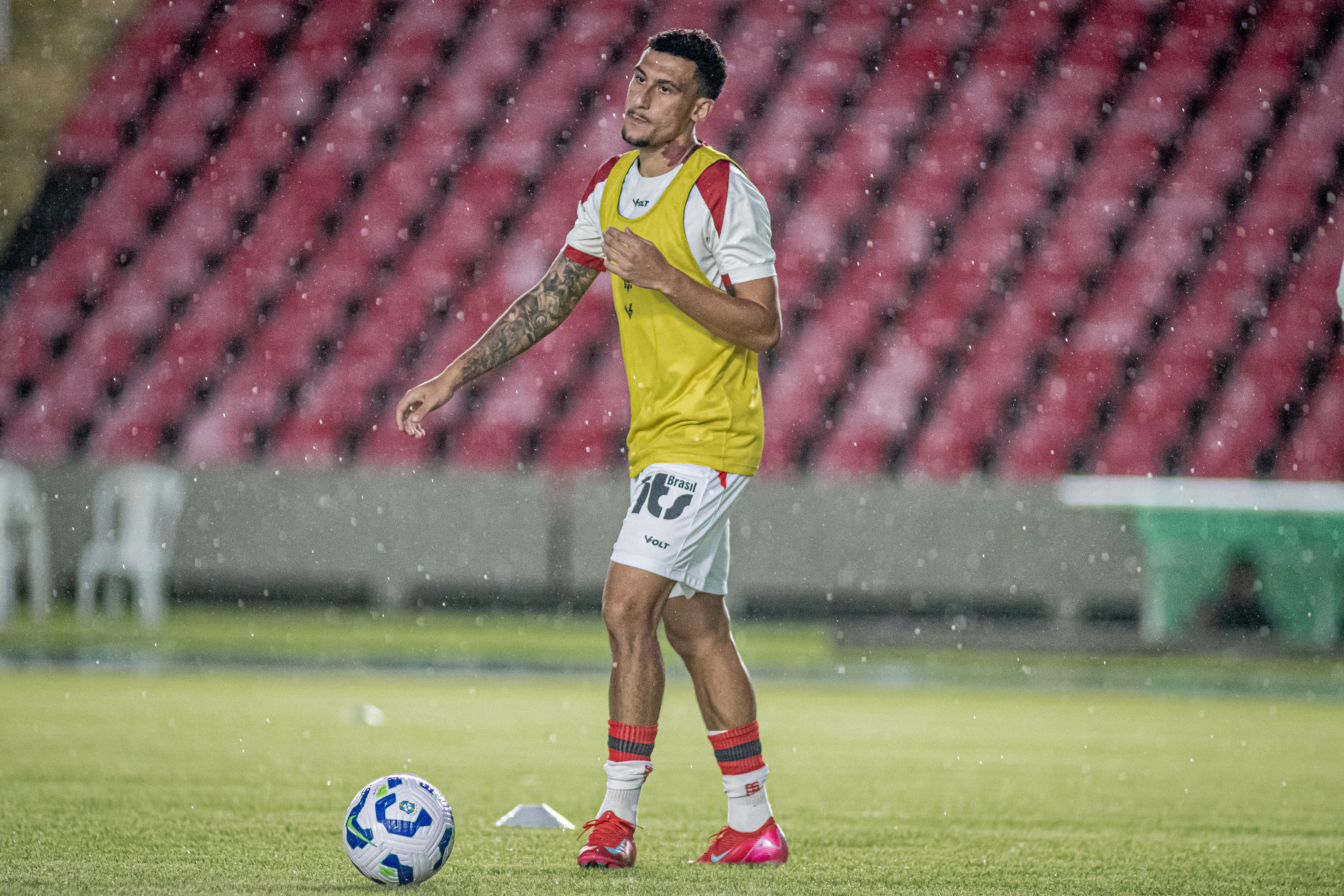 Suspenso, Baralhas desfalca o Vitória contra o Sport pelo Nordestão Suspenso, Baralhas desfalca o Vitória contra o Sport pelo Nordestão