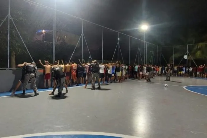 Baba da droga? PM acaba com torneio de futsal com premiação em maconha