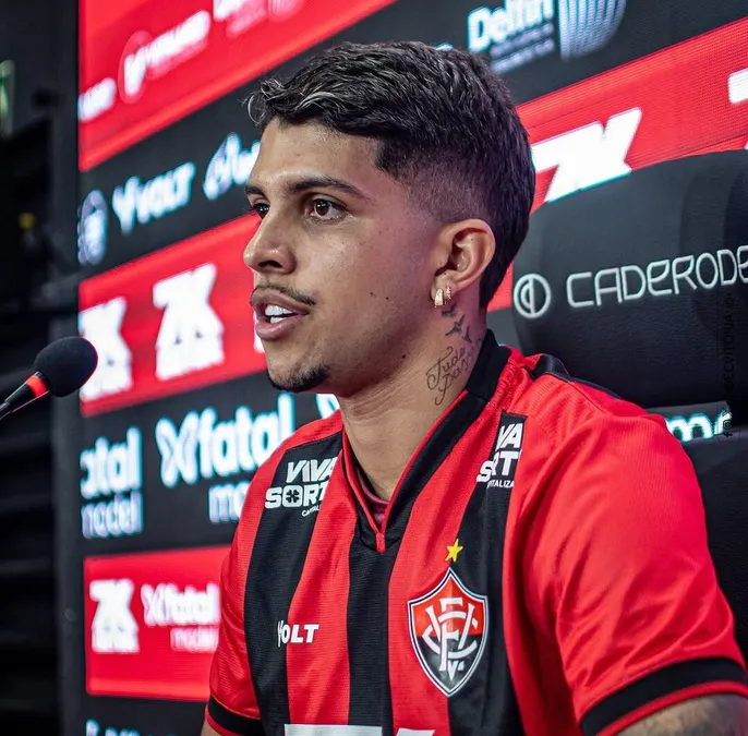 "Feliz pela estreia", diz Felipe Cardoso após primeiro jogo no Vitória