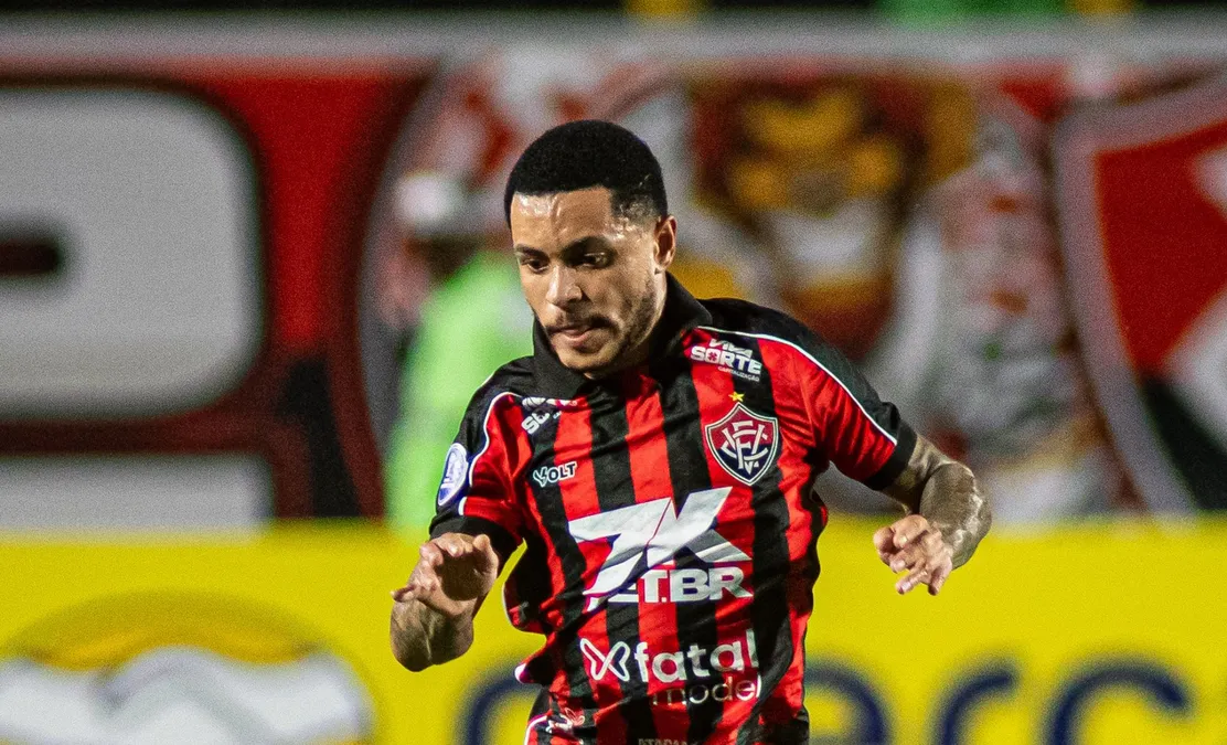 Matheuzinho é expulso e desfalca o Vitória no clássico Ba-Vi