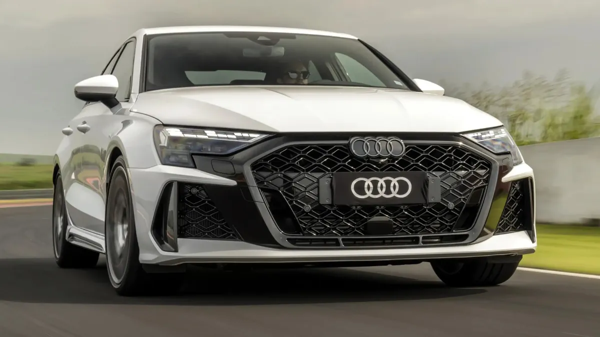 Novo Audi RS3 chega ao Brasil em duas versões; saiba quando