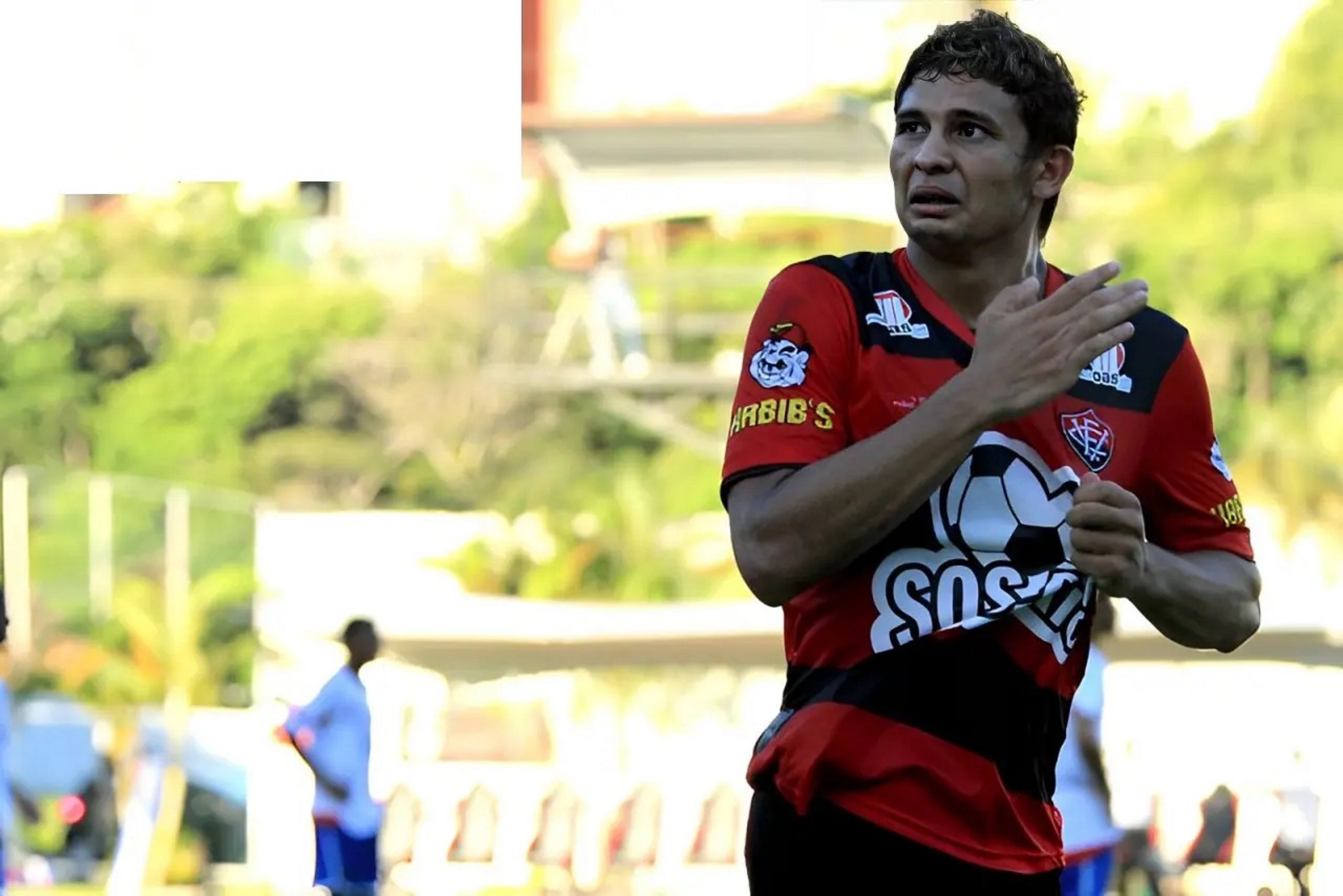 Cria do Vitória, Elkeson oficializa aposentadoria do futebol
