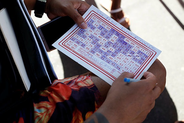 Entenda como prática de rifa pode levar à prisão no Brasil