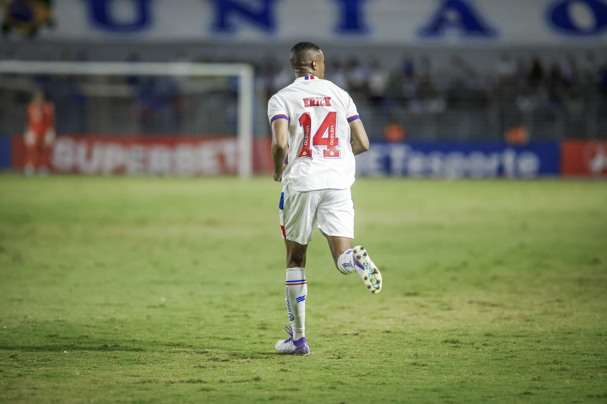 Erick destaca força do elenco e pede foco na final contra o Vitória