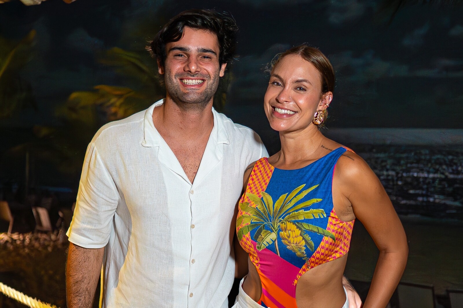 Ex-BBB Sarah Andrade curte férias na Bahia ao lado do namorado francês