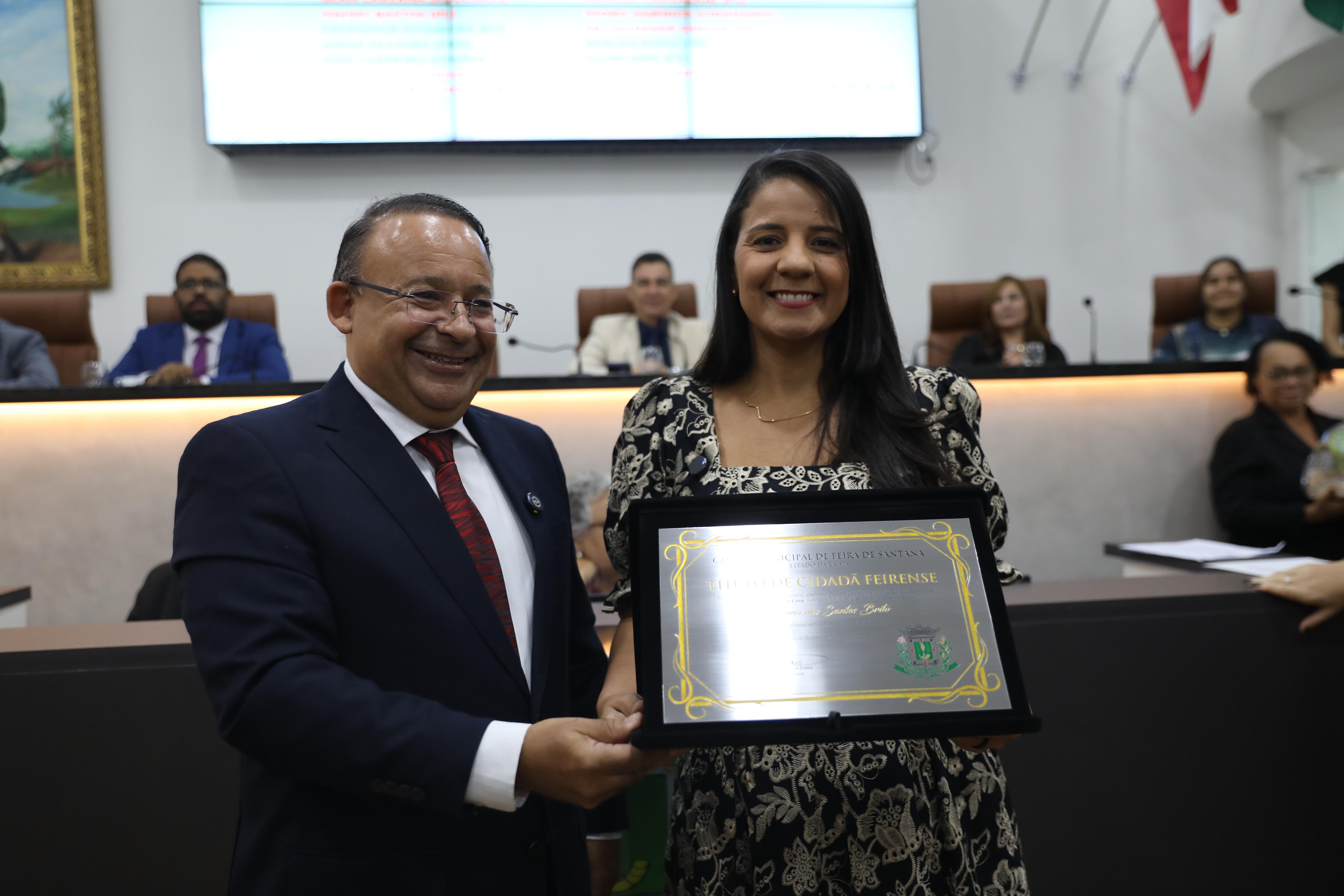 Rowenna Brito recebe título de Cidadã Feirense