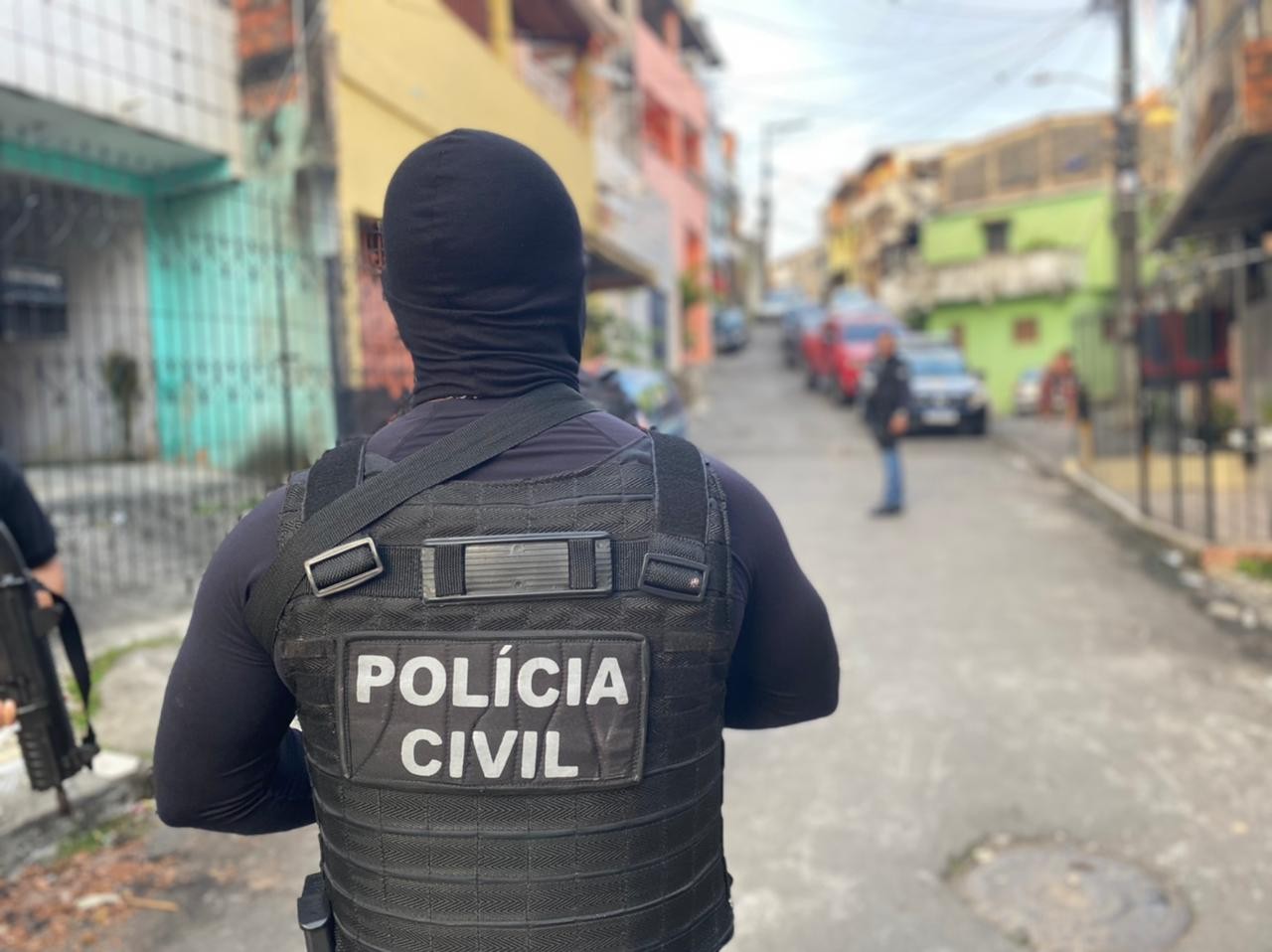 Homem é encontrado amarrado em poste e sem cabeça em Salvador