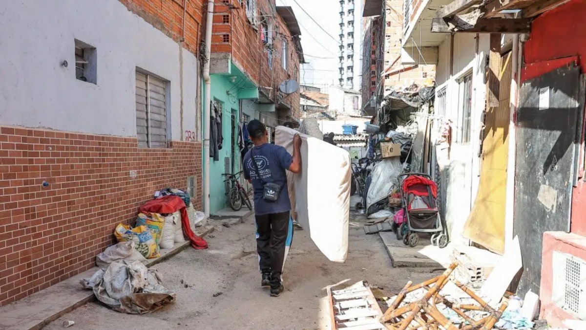 Moradores são coagidos pelo PCC a pagar até R$ 100 mil para deixar favela