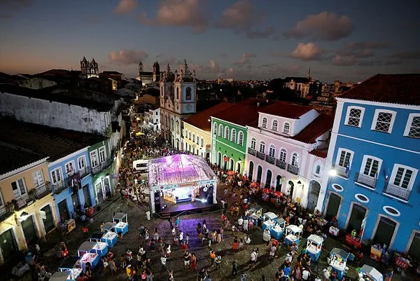 Pelourinho recebe show gratuito no Dia dos Namorados