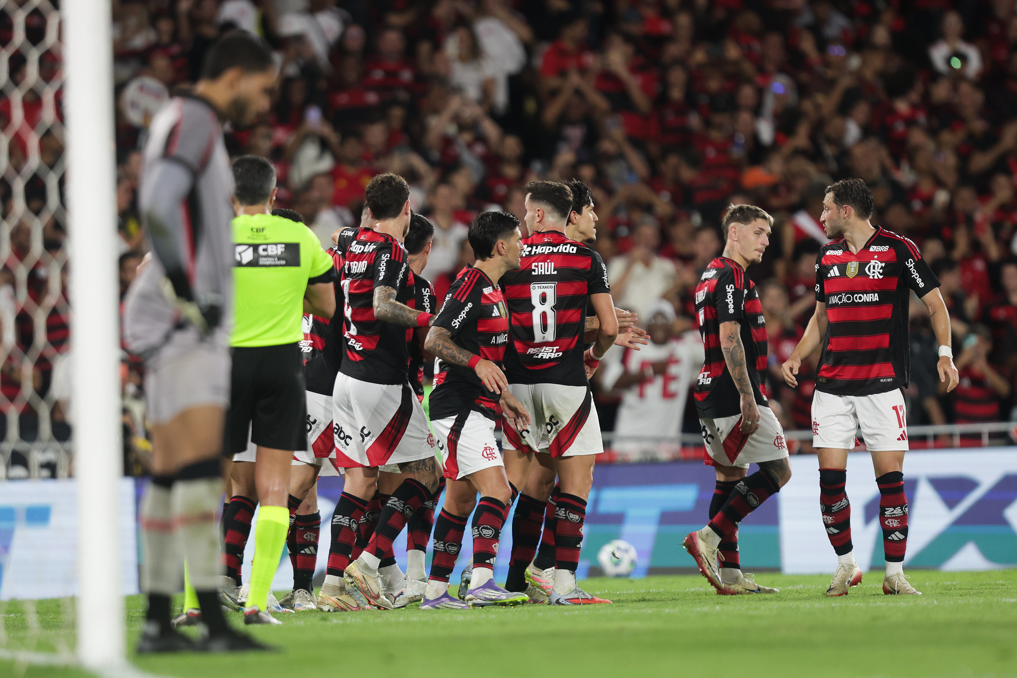 'Chama a Samu'! Flamengo provoca Vitória após goleada impiedosa