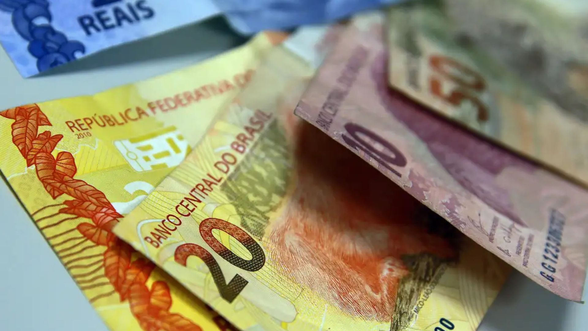 Governo Lula define salário mínimo para 2026; saiba o valor