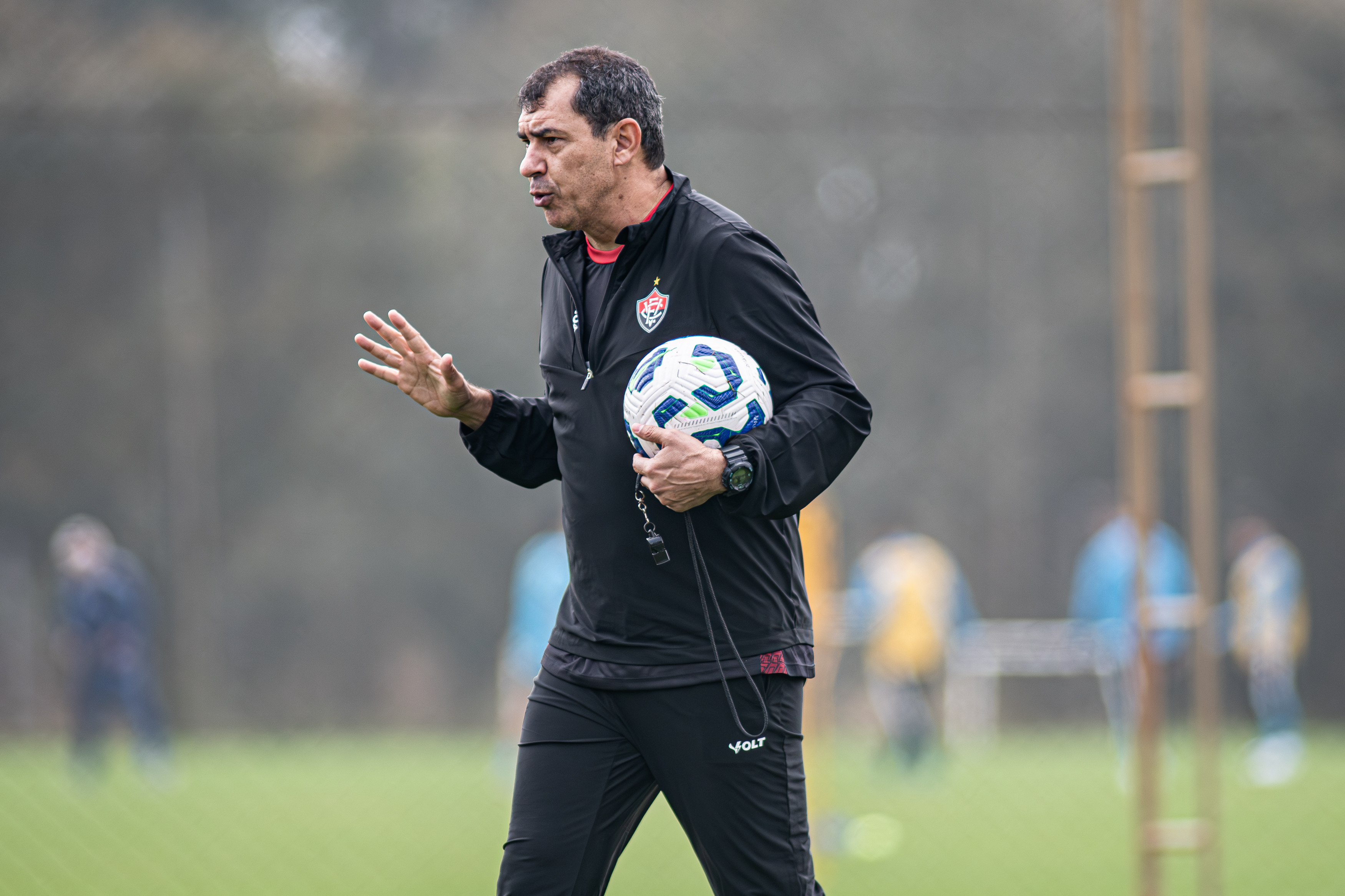 No BID, Carille encerra preparação do Vitória em treino único no Sul