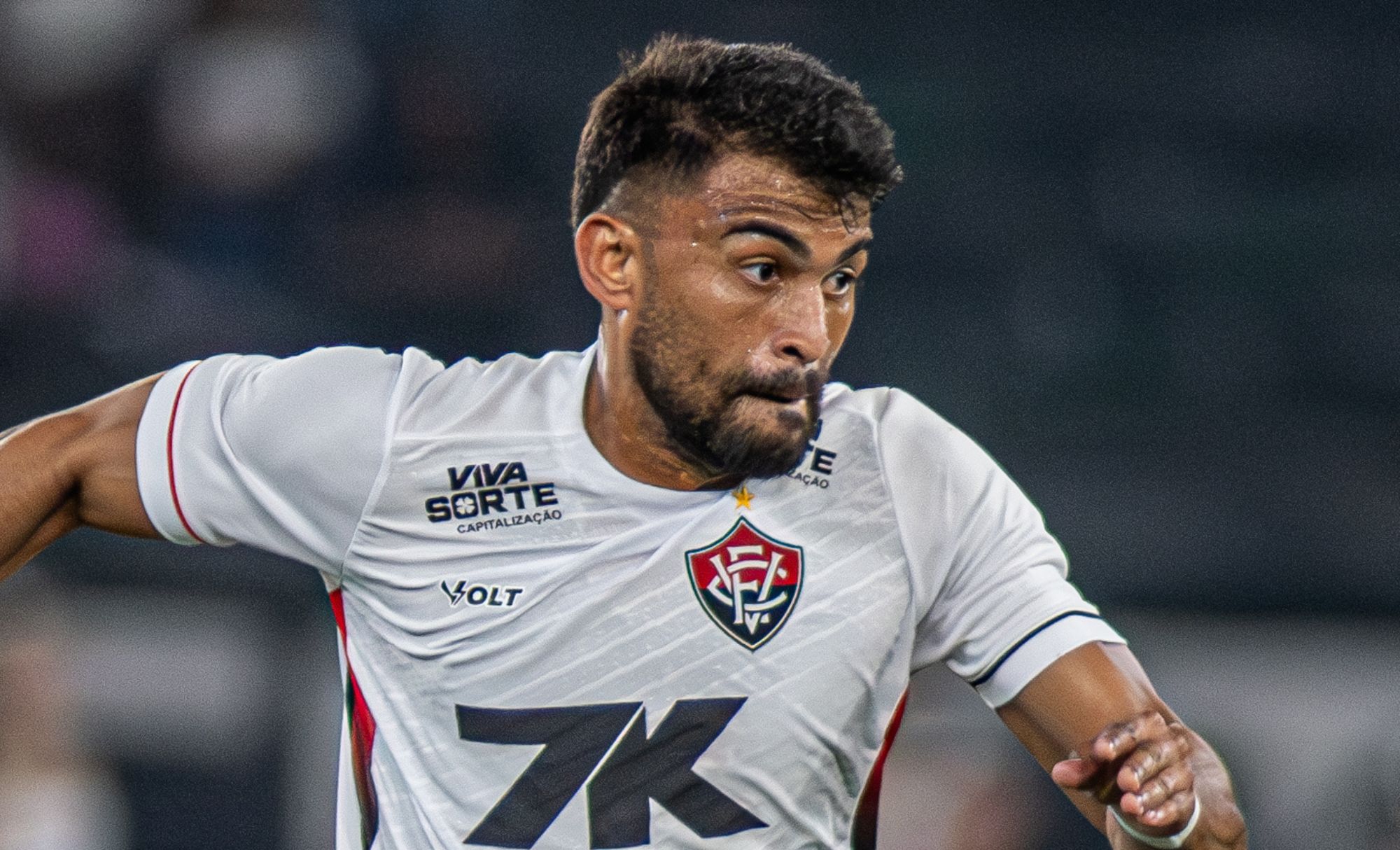 Ronald cobra "inteligência" no Vitória e explica banco de reservas