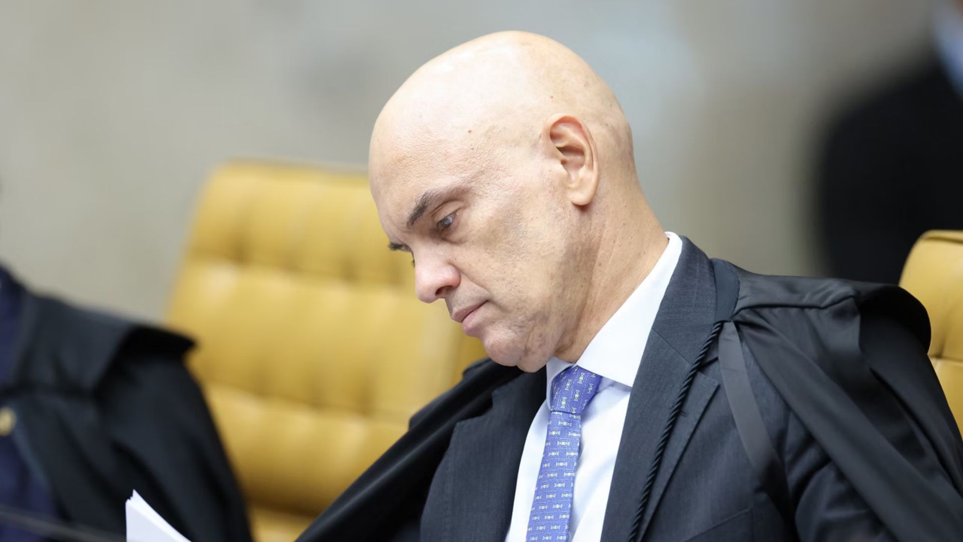 STF condena homem que sentou na cadeira de Moraes; entenda