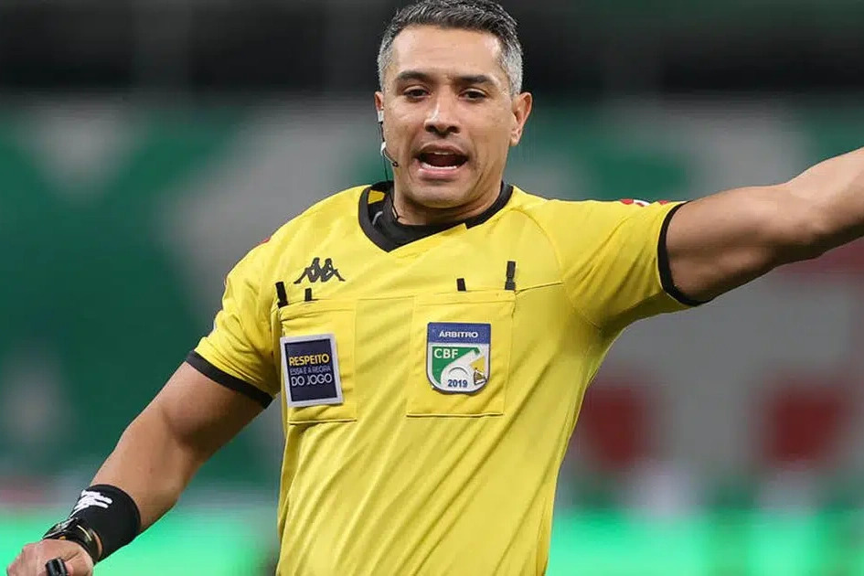 Árbitro de Bahia x Botafogo acumula polêmicas no futebol brasileiro ...