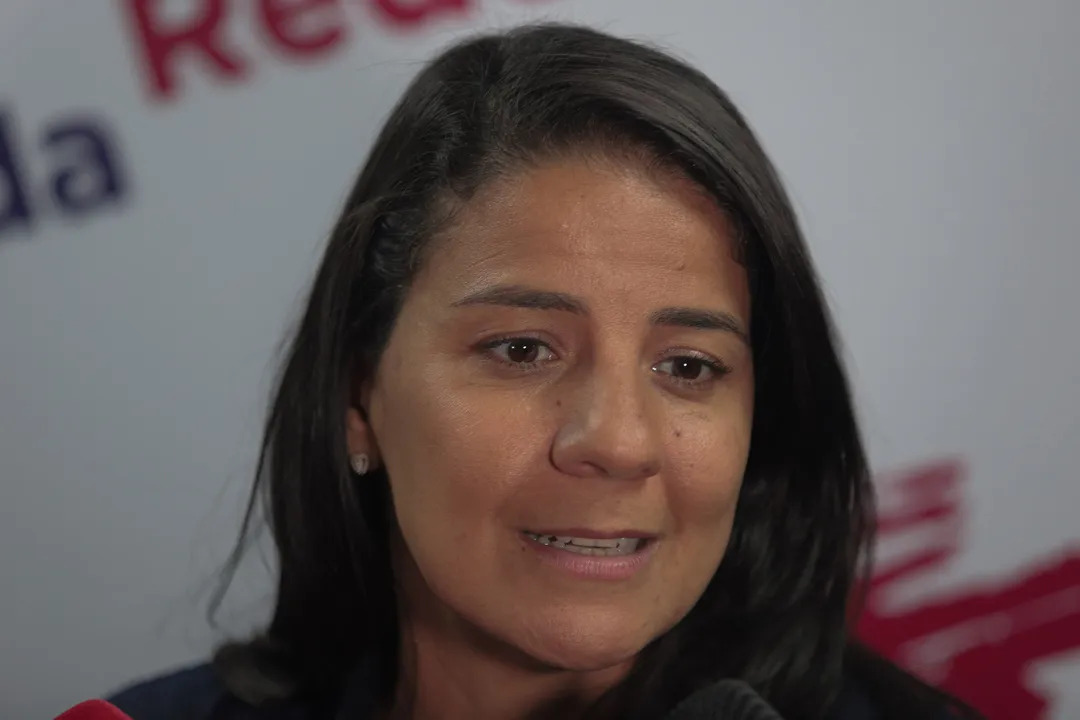 “Estou focada na gestão”, diz Rowenna sobre possível candidatura