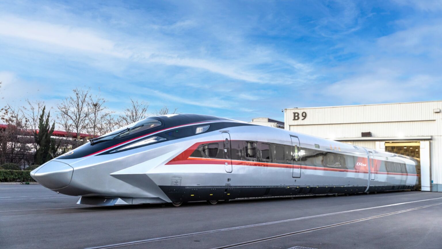 Nariz de 15 m e 453 km/h: China revela trem-bala mais rápido do mundo