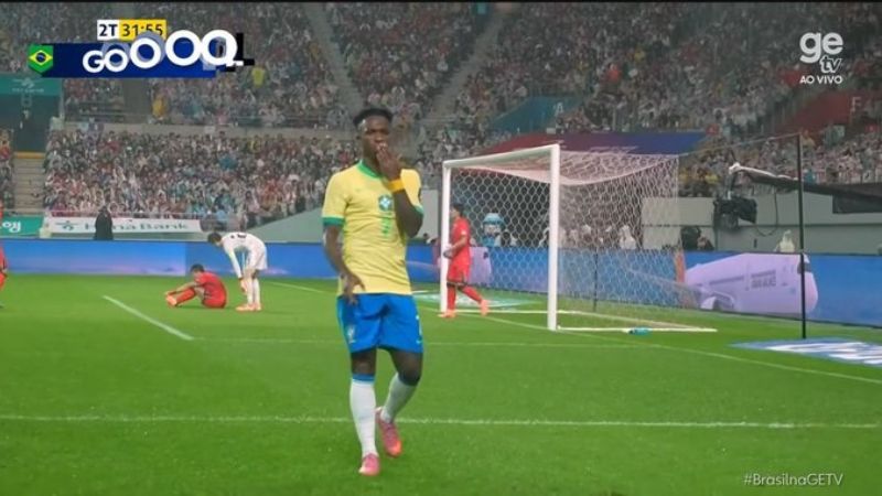 Para Virginia? Vini Jr. faz gol e manda beijo após goleada; assista