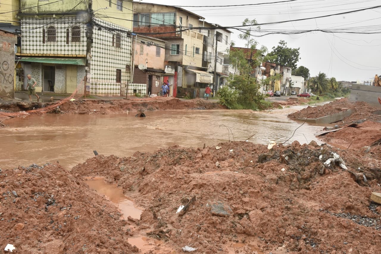 Perigo não acabou: solo encharcado mantém alto risco de deslizamentos