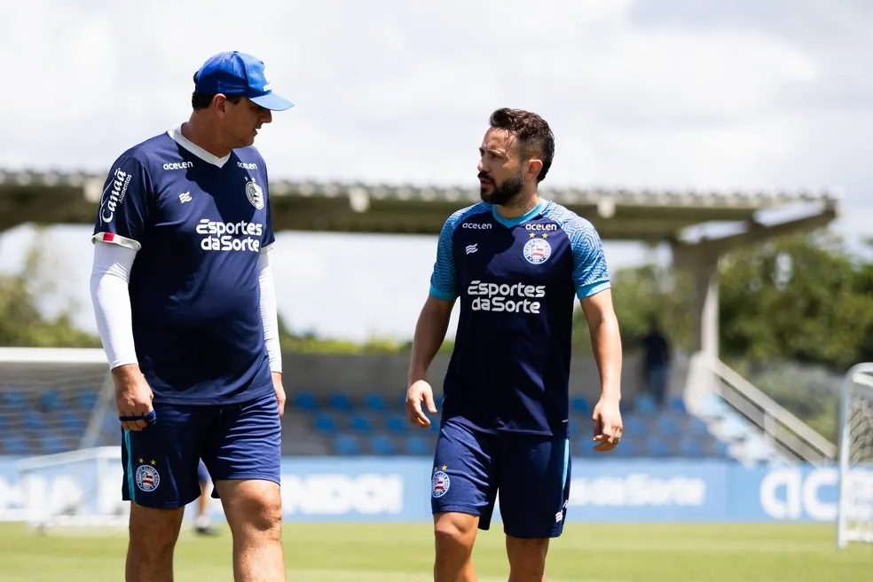 Ceni e Éverton Ribeiro lideram prêmio de craque do Brasileirão