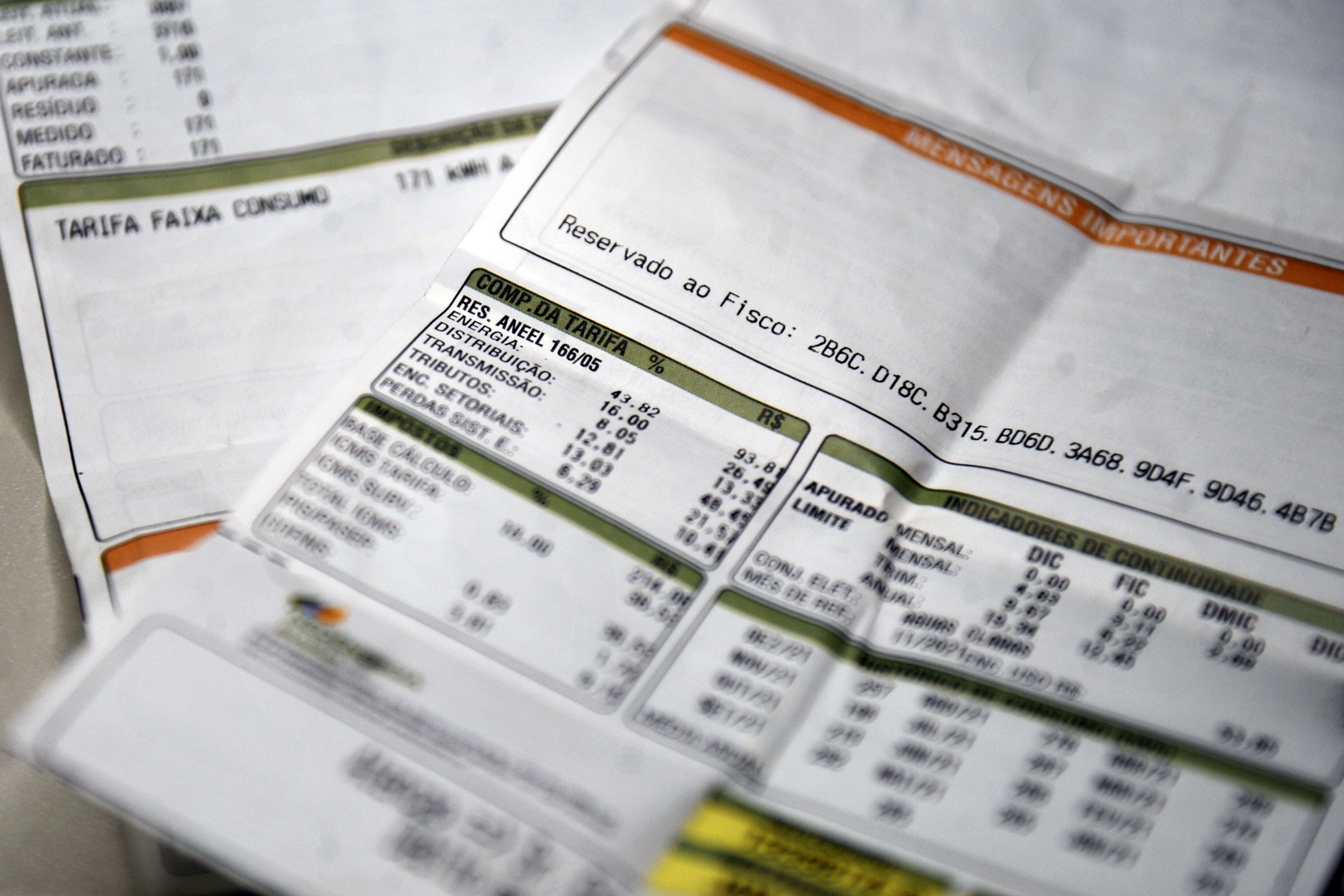 Conta de luz terá taxa extra em junho; veja quanto será cobrado