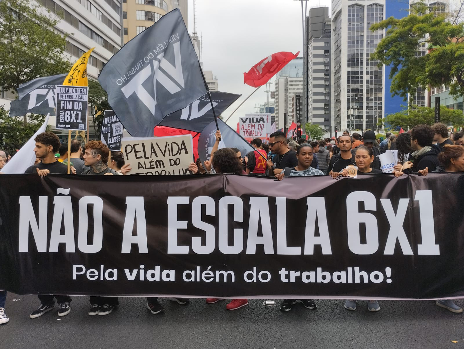 Definido! Fim da escala 6x1 terá transição de um ano, anuncia Hugo Motta