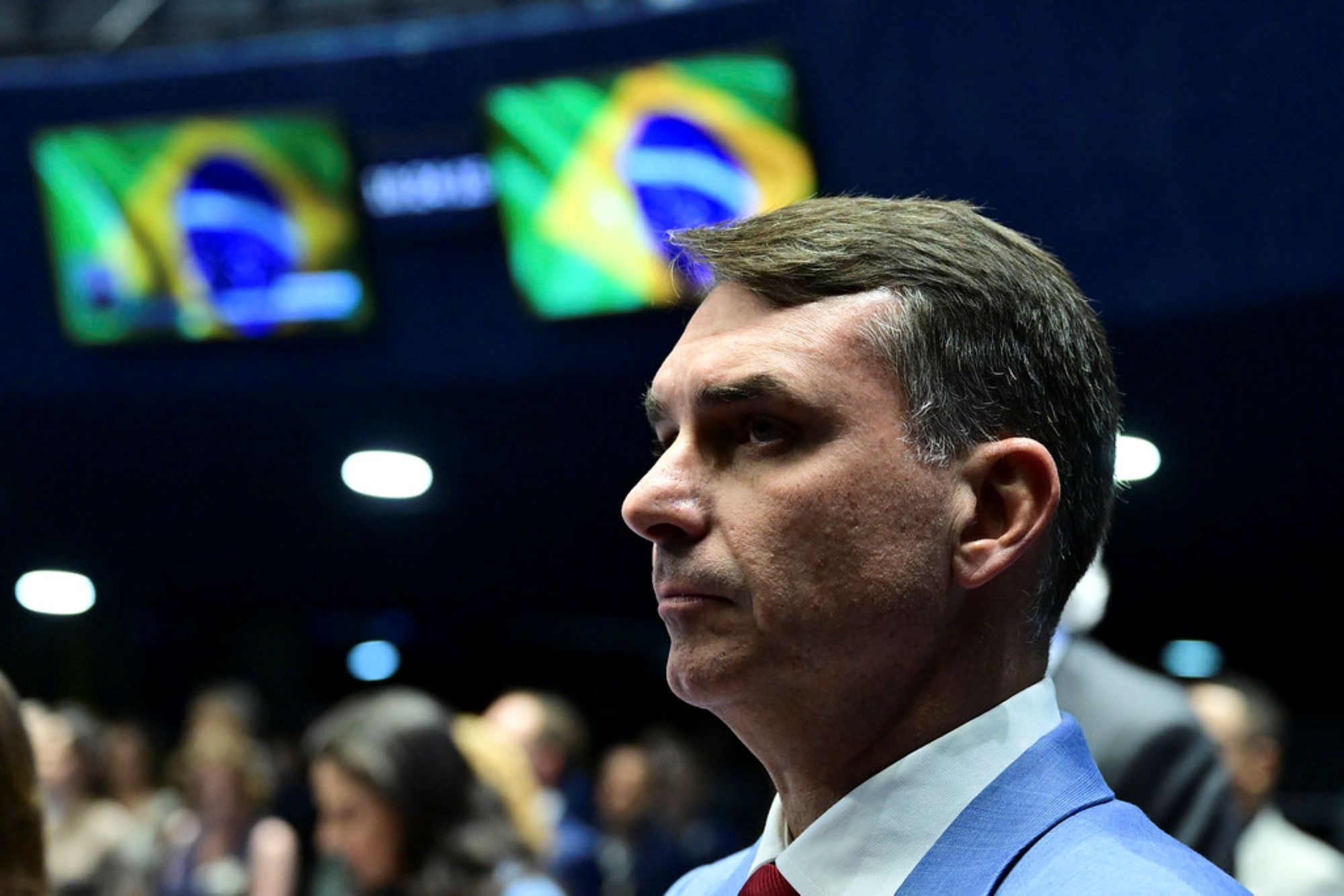 Flávio pede renúncia de Moraes por supostas conversas com Vorcaro
