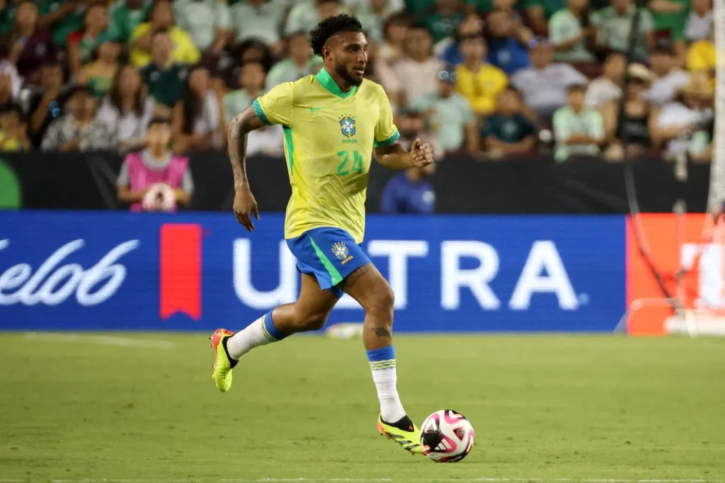 Por que Ancelotti trocou um lateral por um volante na Seleção? Entenda