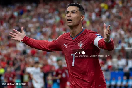 Cristiano Ronaldo se torna primeiro jogador a marcar em seis Copas
