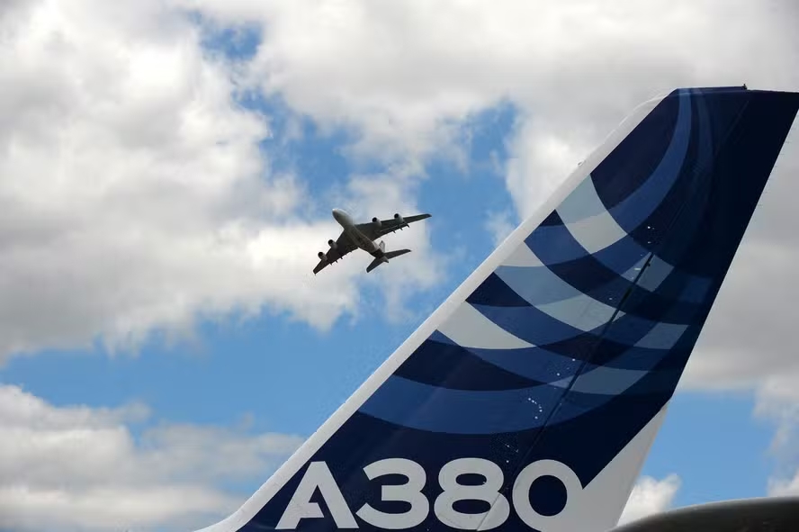 Airbus manda inspecionar aviões A380 após fissuras nas asas