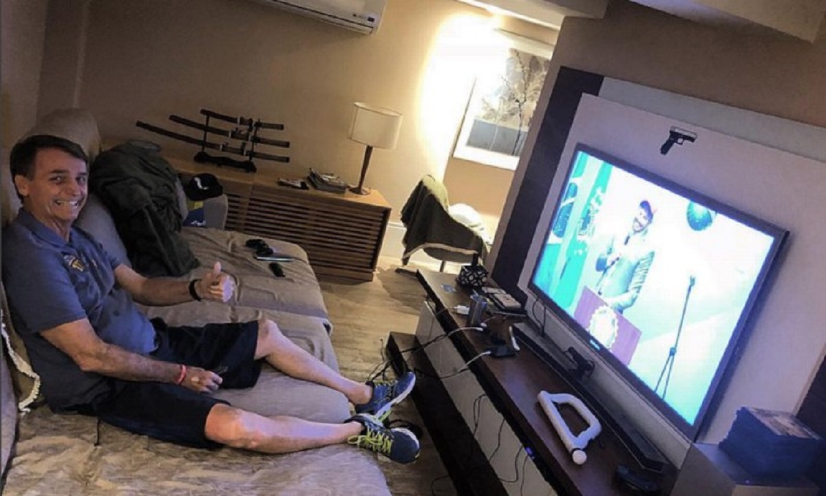 Bolsonaro pode assistir aos jogos da Copa na prisão domiciliar?