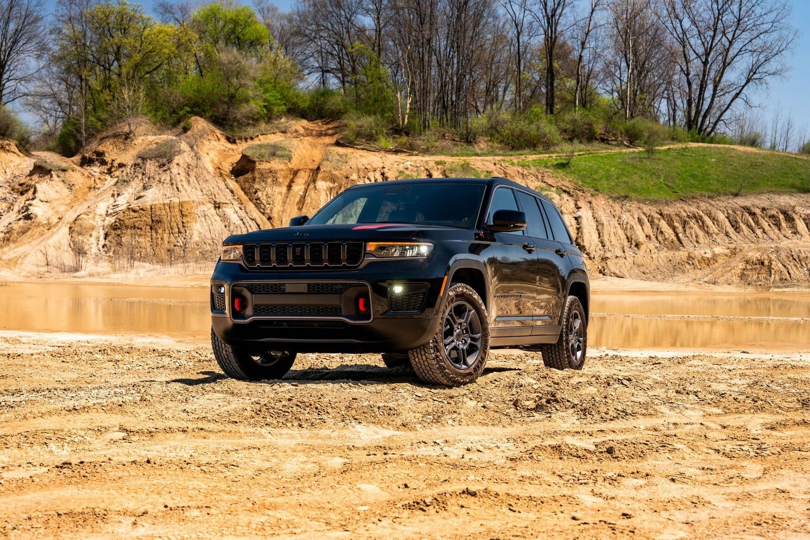 Ele voltou: Jeep Grand Cherokee Trailhawk 2027 estreia com 329 cv