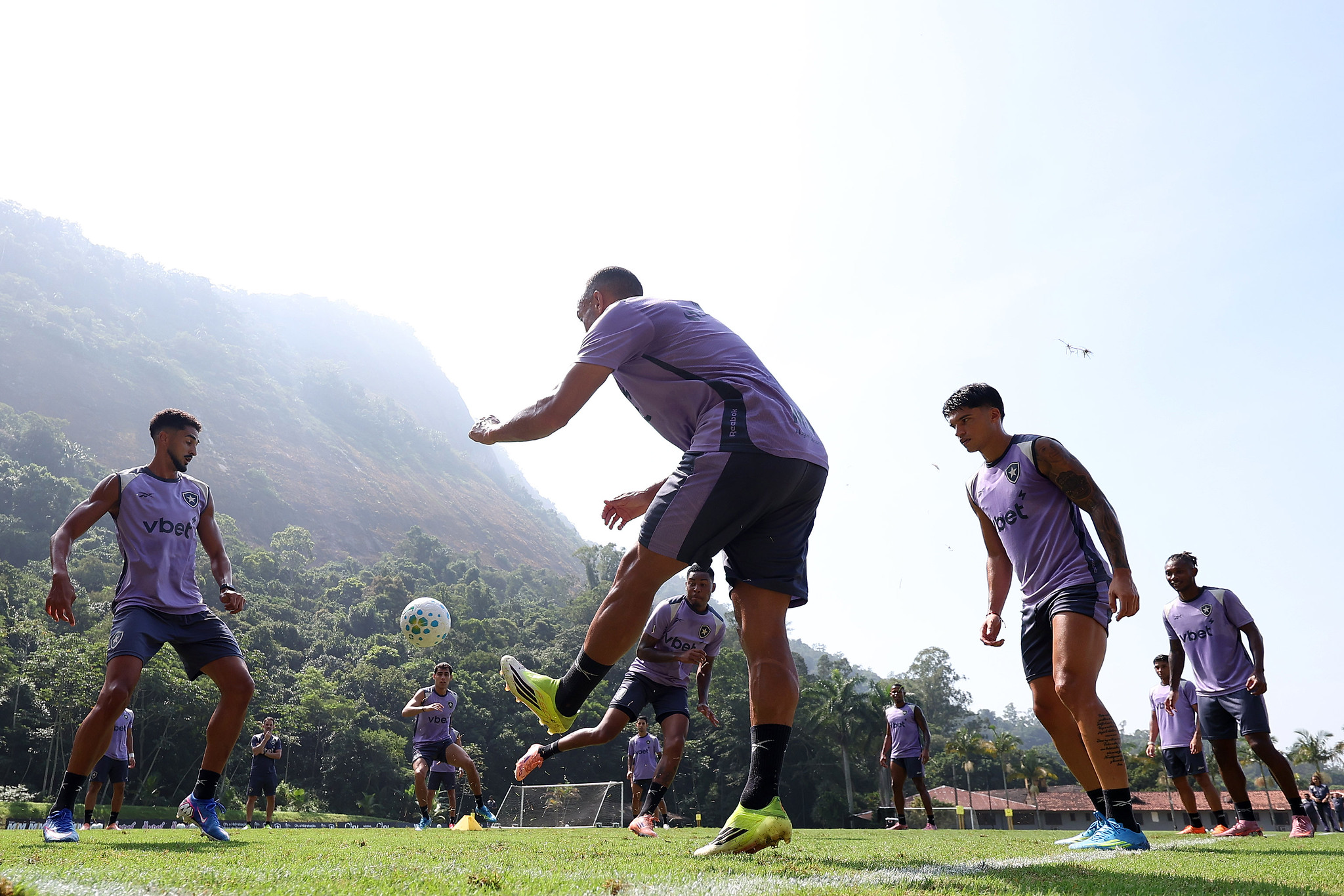 Hexa de punições? SAF de gigante da Série A sofre sexto transfer ban