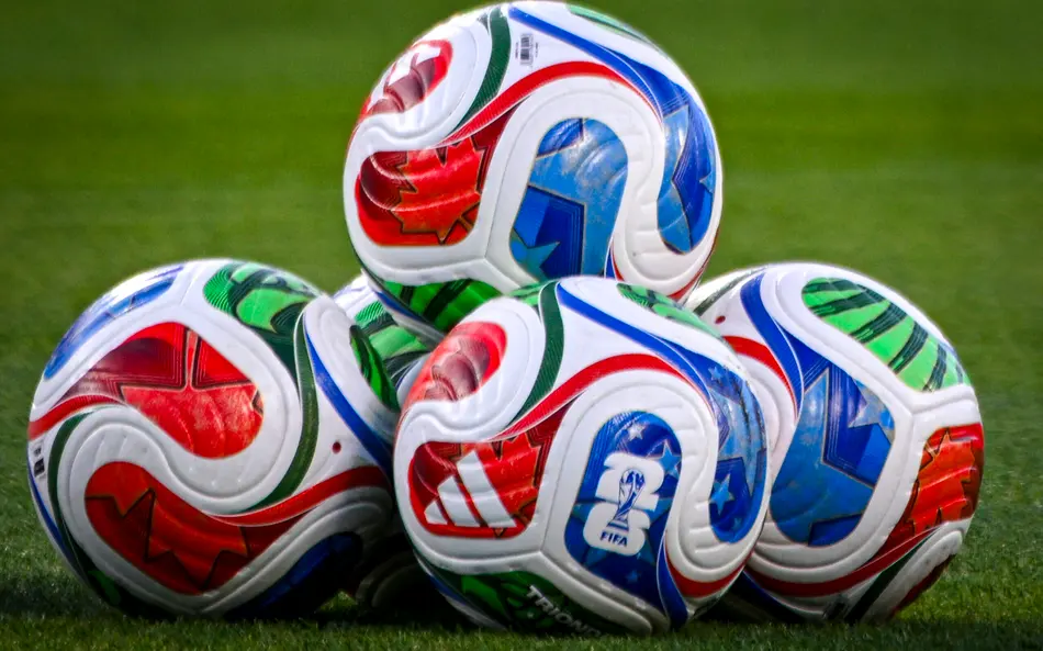 Ligada na tomada? Saiba como funciona a bola tecnológica usada na Copa