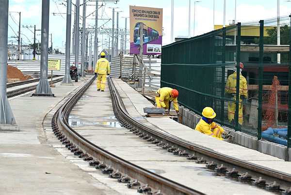 VLT de Salvador ganha novas frentes de obras com rede subterrânea
