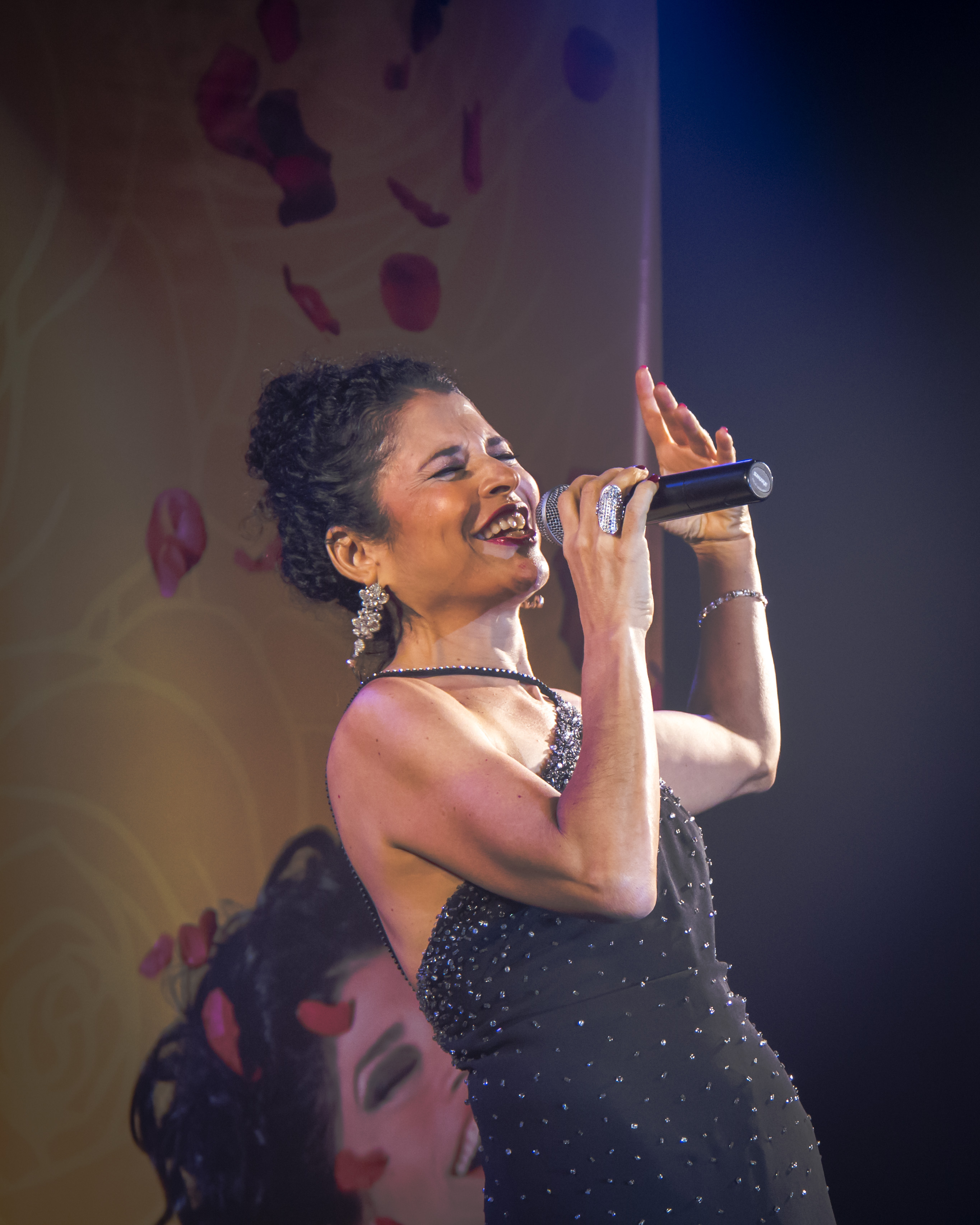 Cristiane Mendonça faz apresentação única de monólogo no Carmo