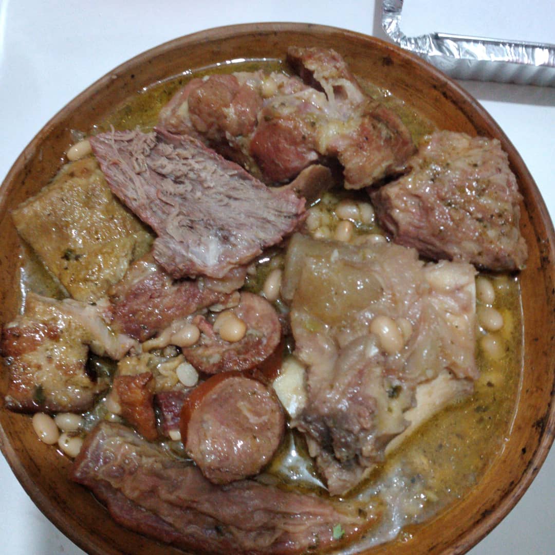 Prato típico, a feijoada tornou-se um símbolo do verão baiano | A TARDE