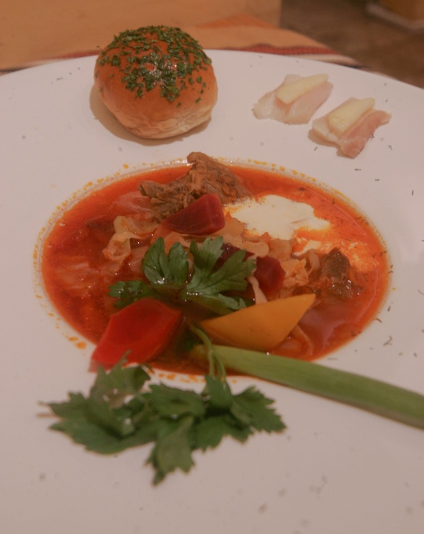 Borshtch, a deliciosa sopa de origem ucraniana à base de beterraba | A ...