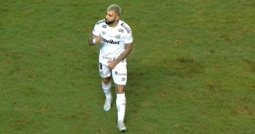 STJD define punição de Gabigol por gesto obsceno em jogo do Vitória
